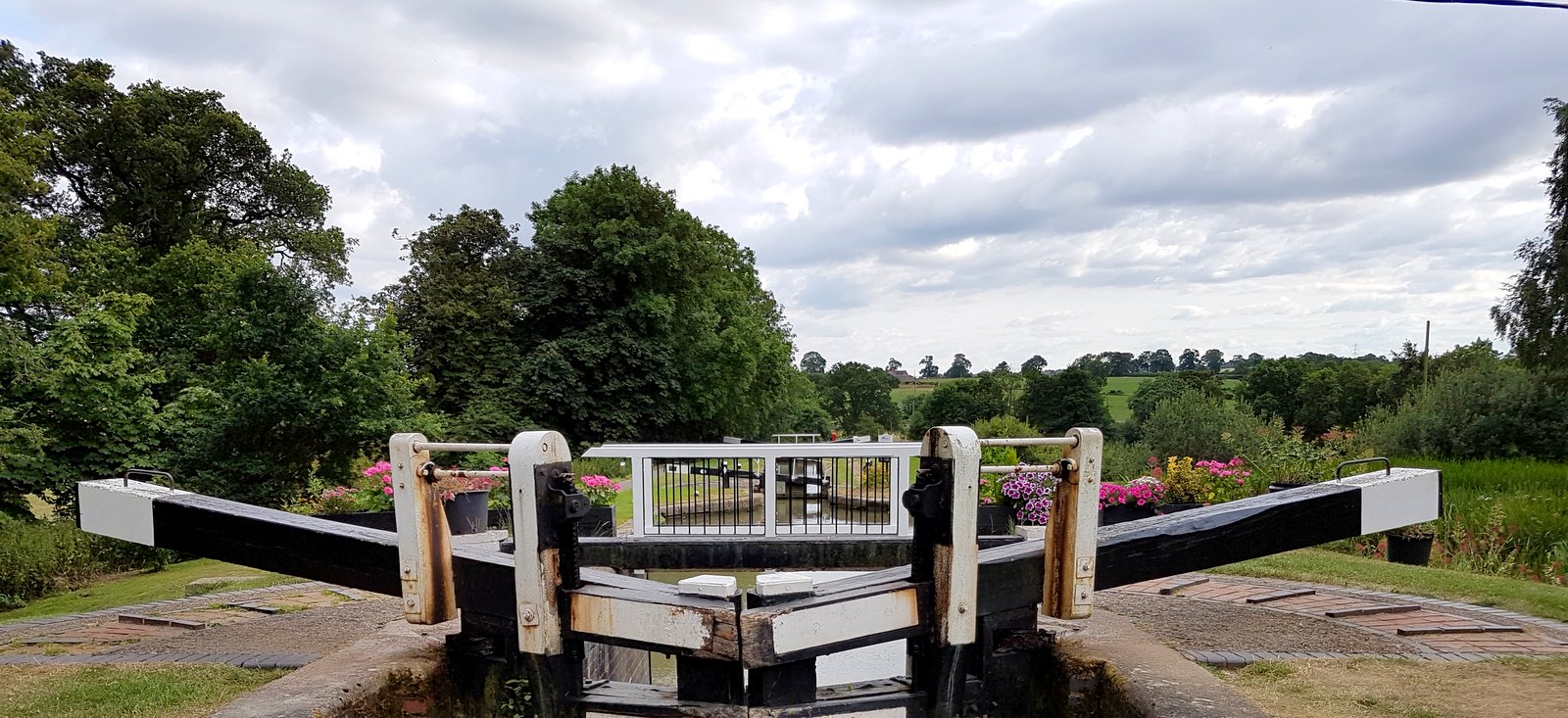 How to plan a perfect canal boat getaway: tips and tricks - Boutique ...